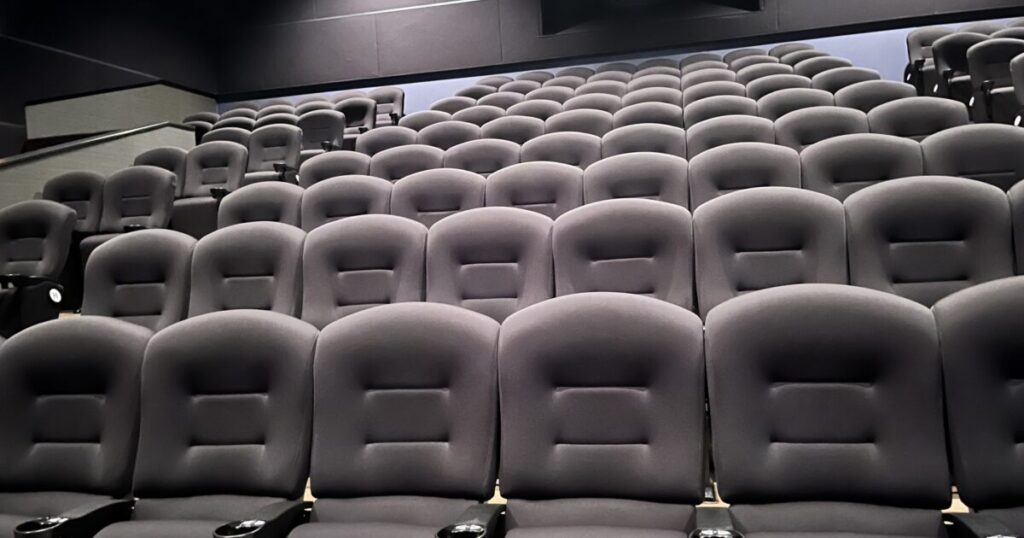 IMAXと4DXの違いを徹底解説｜観るだけでなく「体験」できる映画の魅力を探る